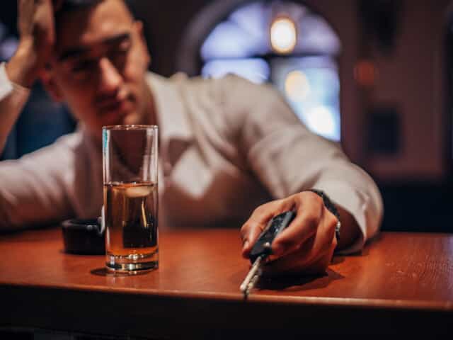 10 Telltale Signs of Drunk Driving and What to Do | Manning Law, APC